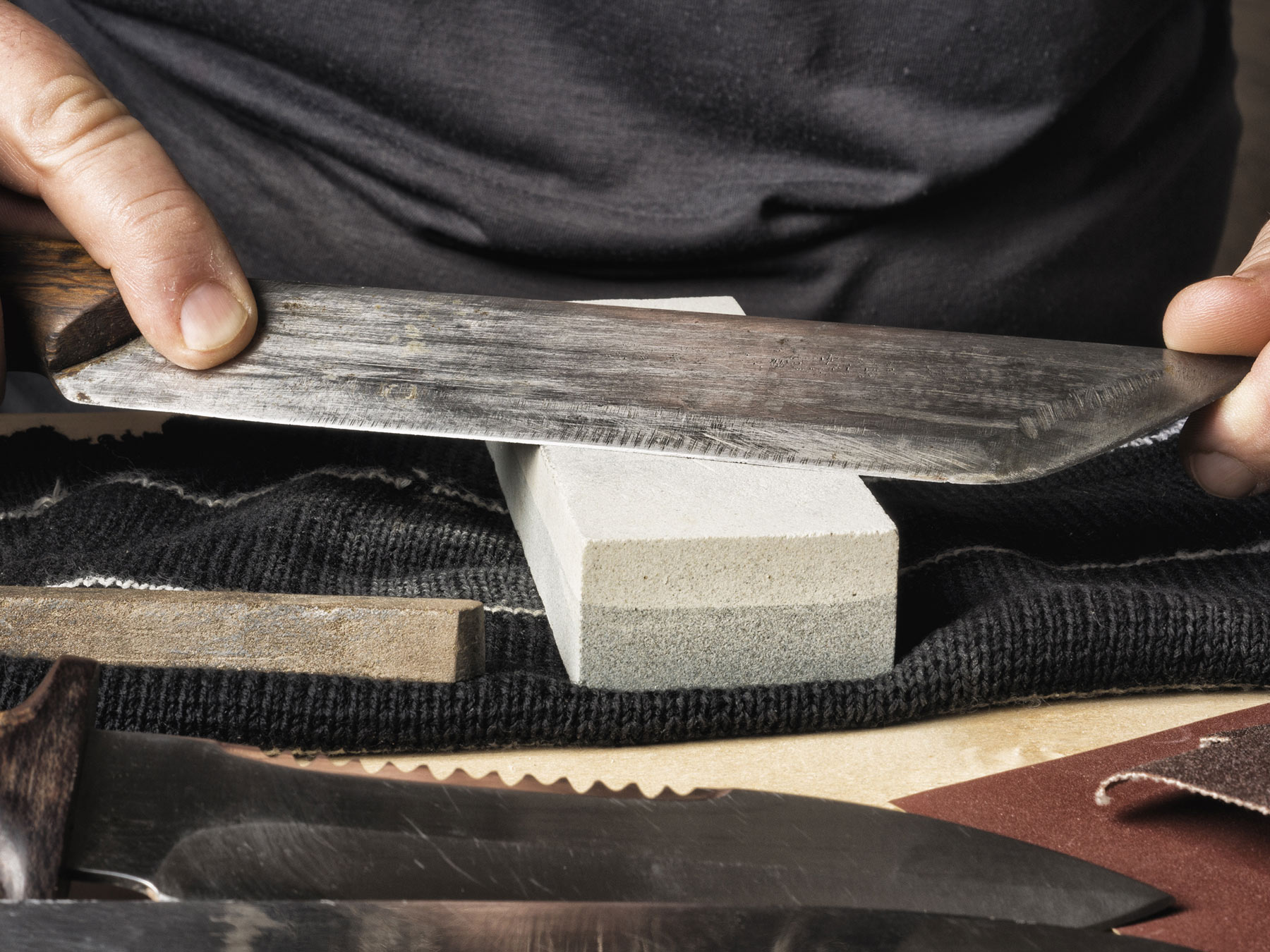 Kurser i knivslipning - Lär dig att slipa kniv med sandsten - Cutting Edge